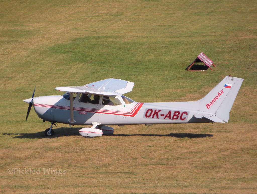 Cessna C172 Skyhawk – General Aviation Defined – Pickled Wings